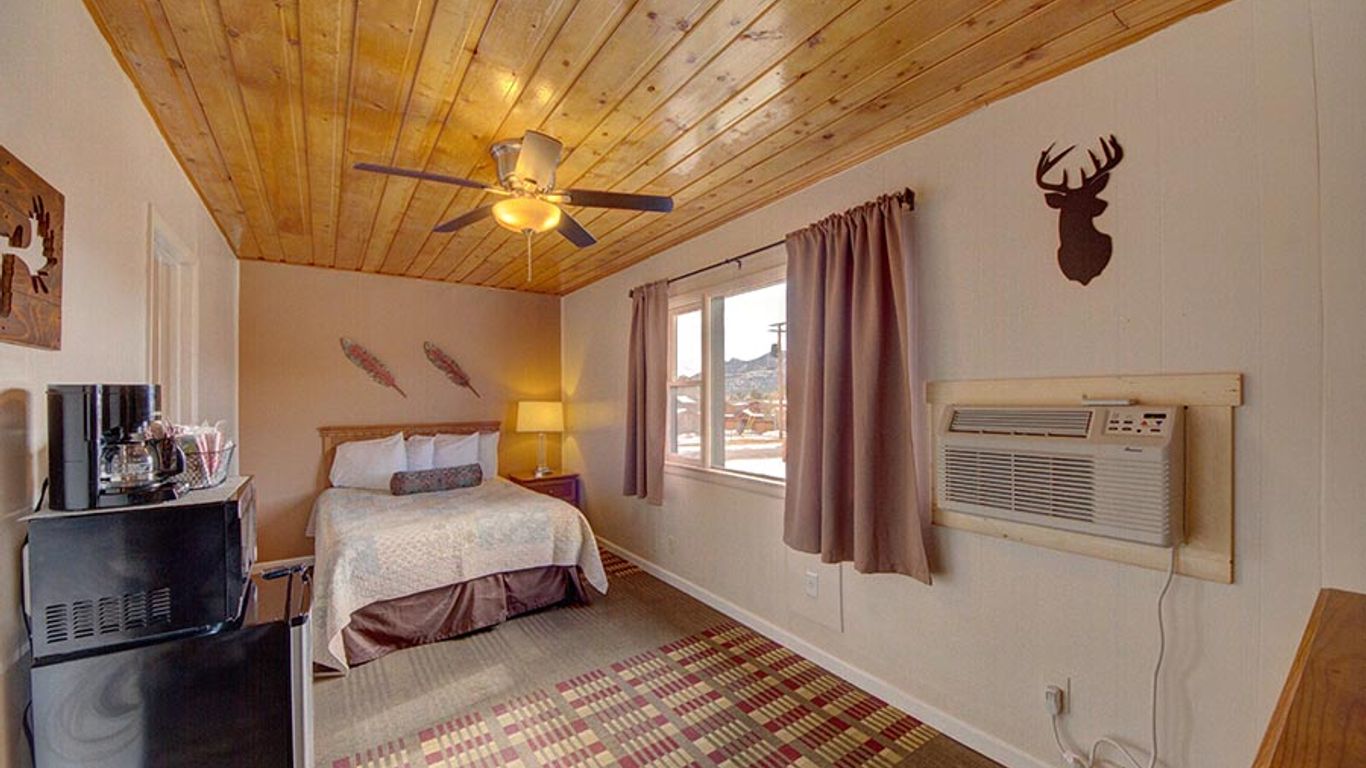 Estes Mountain Lodge from ₹ 6,833. Estes Park Hotel Deals & Reviews - KAYAK